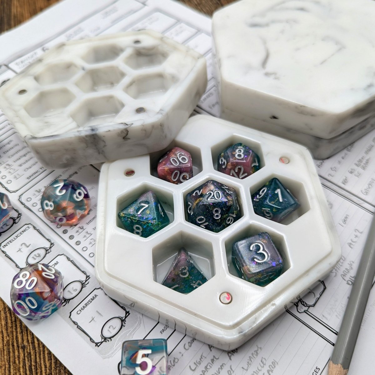 NATURAL 19 - Marble Dice Box - Mint & Mustard